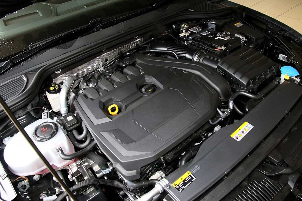 フォルクスワーゲン ゴルフ新旧比較【最新型の8、コスパ重視の7】